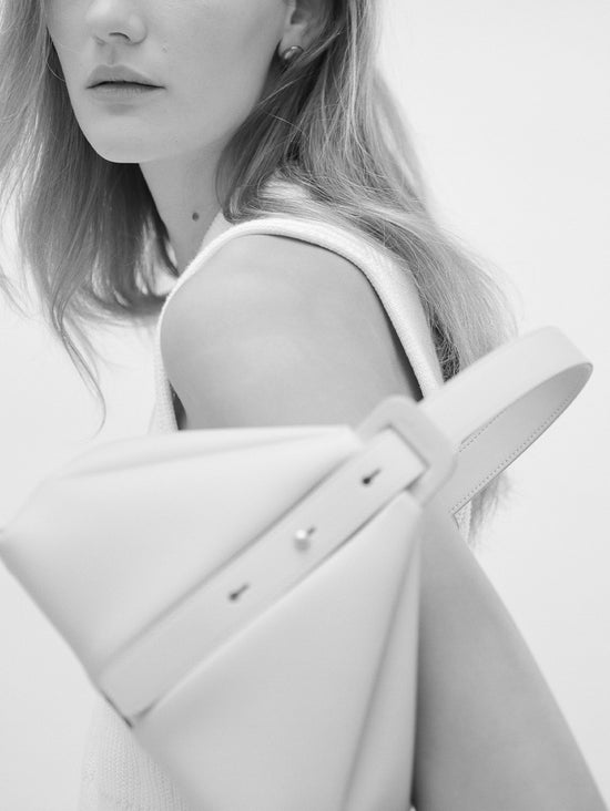 Advene | A Handbag That Stands for More