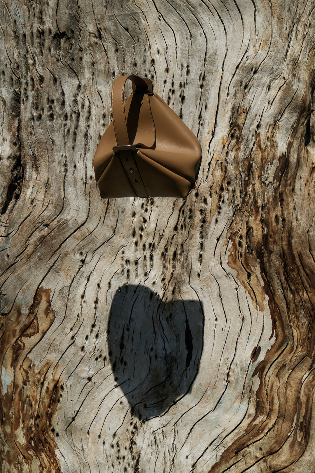 Advene | A Handbag That Stands for More