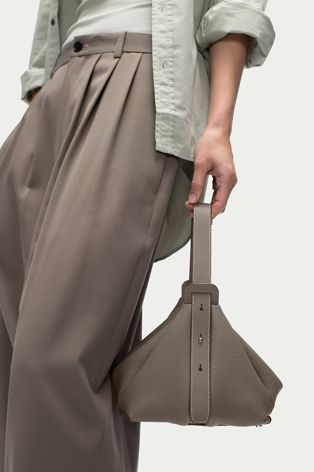 Advene | A Handbag That Stands for More
